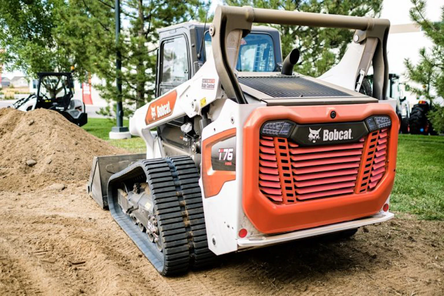 Bobcat’s new R-Series skid-steers and CTLs are its toughest and most ...