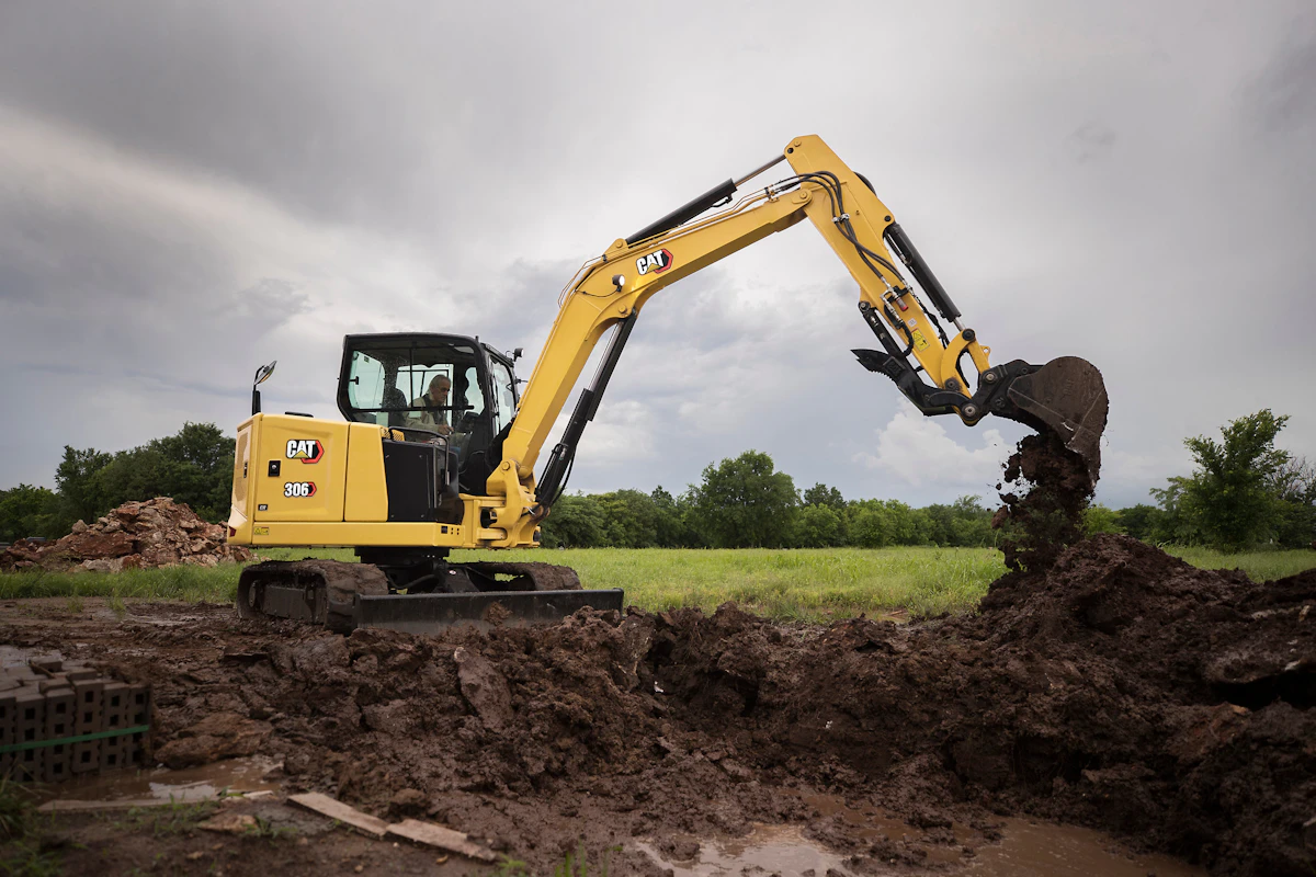 The family is growing: Caterpillar adds 6-ton class excavator | Total ...