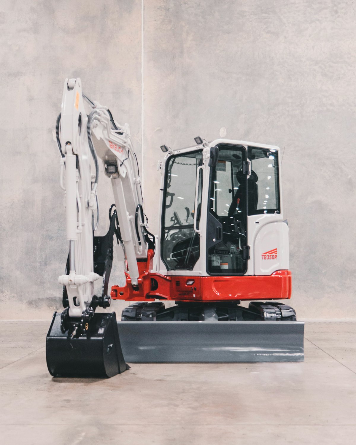 Takeuchi launches its first short tail-swing excavator in 5-ton class ...