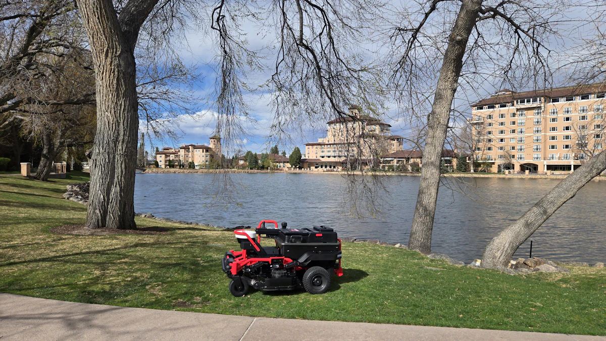 Kress Commercial Robotics previews 40” Cut N Go | Total Landscape Care