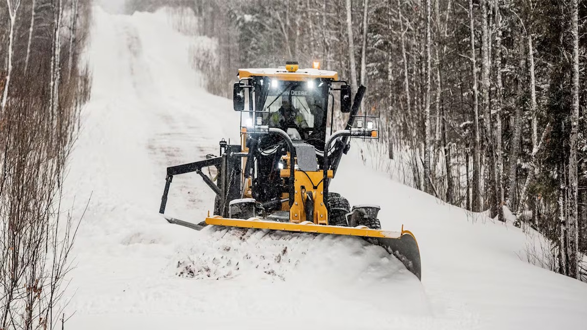 John Deere intros Path Mapping System for snowplowing with motor graders | Total Landscape Care