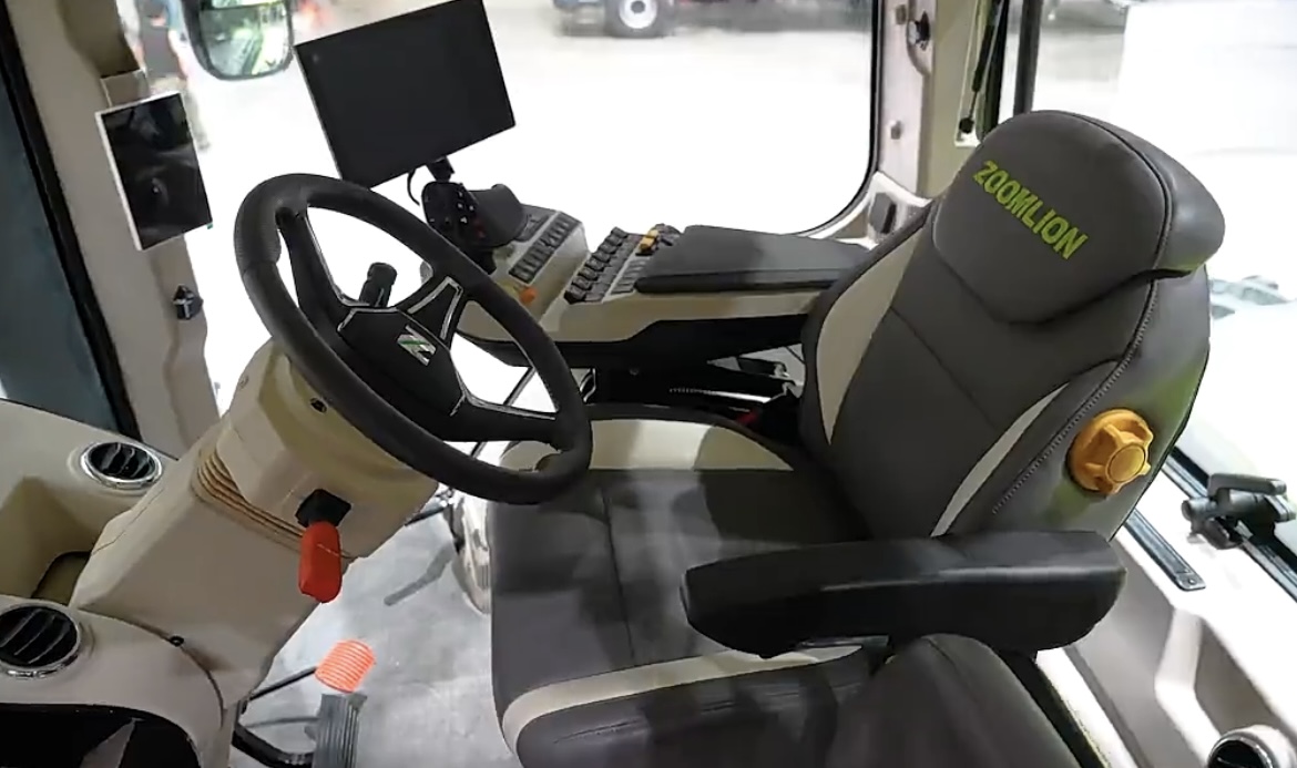 Zoomlion claims world's largest hybrid tractor: The 1,200-HP DX7004 ...