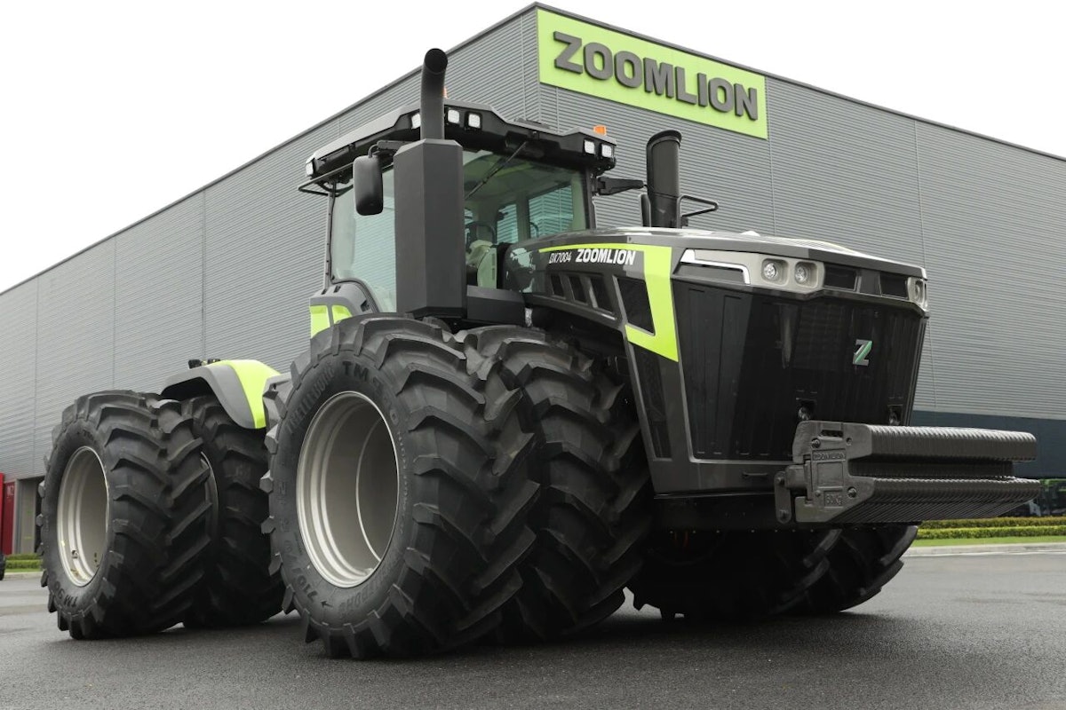 Zoomlion claims world's largest hybrid tractor: The 1,200-HP DX7004 ...